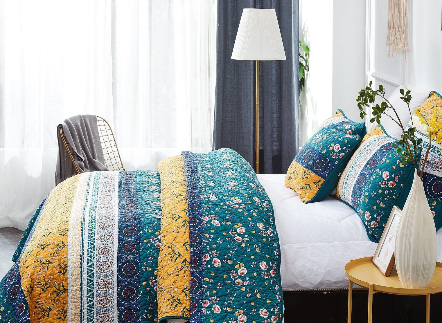 DaDa Bedding Bohemian Patchwork Bed of Wild Flowers Floral Gardenia Gr ...